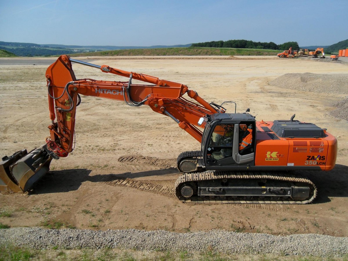 Hitachi Zaxis ZX 350 LCN-3 auf einer Baustelle in der Nähe von Irrel, 27.06.2010 - Fahrzeugbilder.de