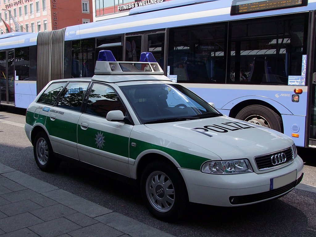 Audi der Polizei München;110513 - Fahrzeugbilder.de