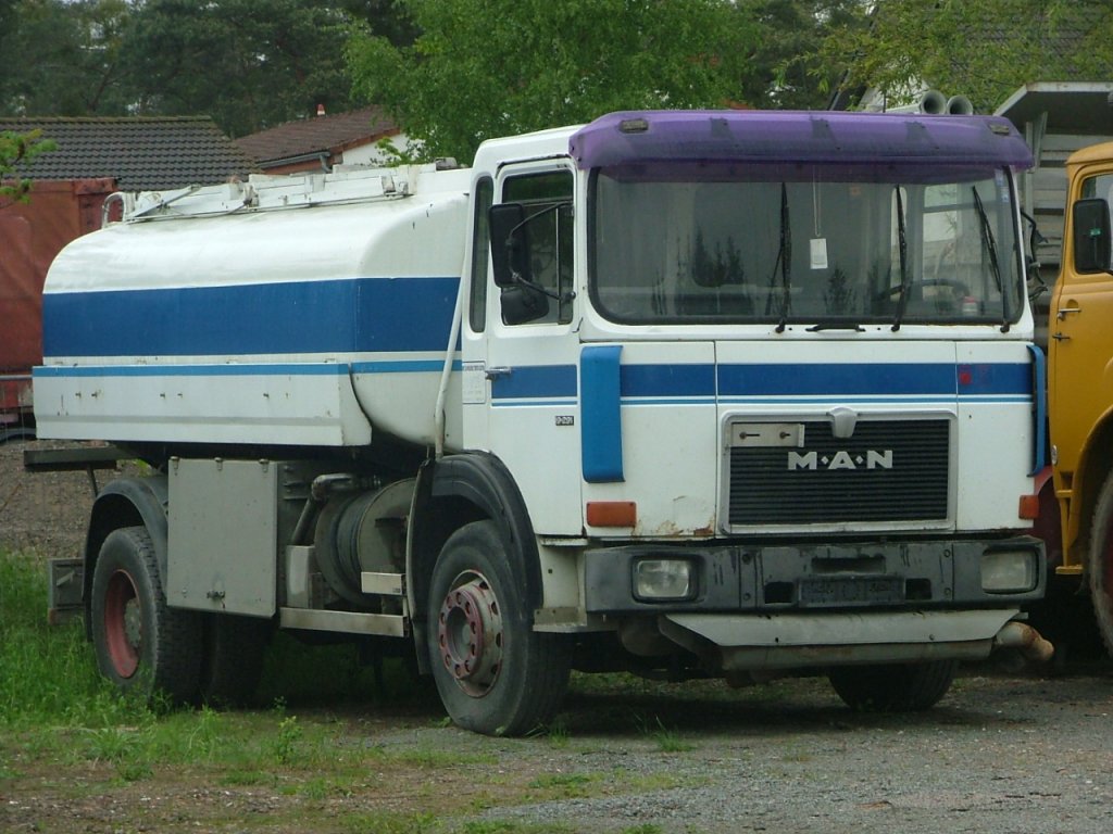 MAN 19.281 Tanker. - Fahrzeugbilder.de
