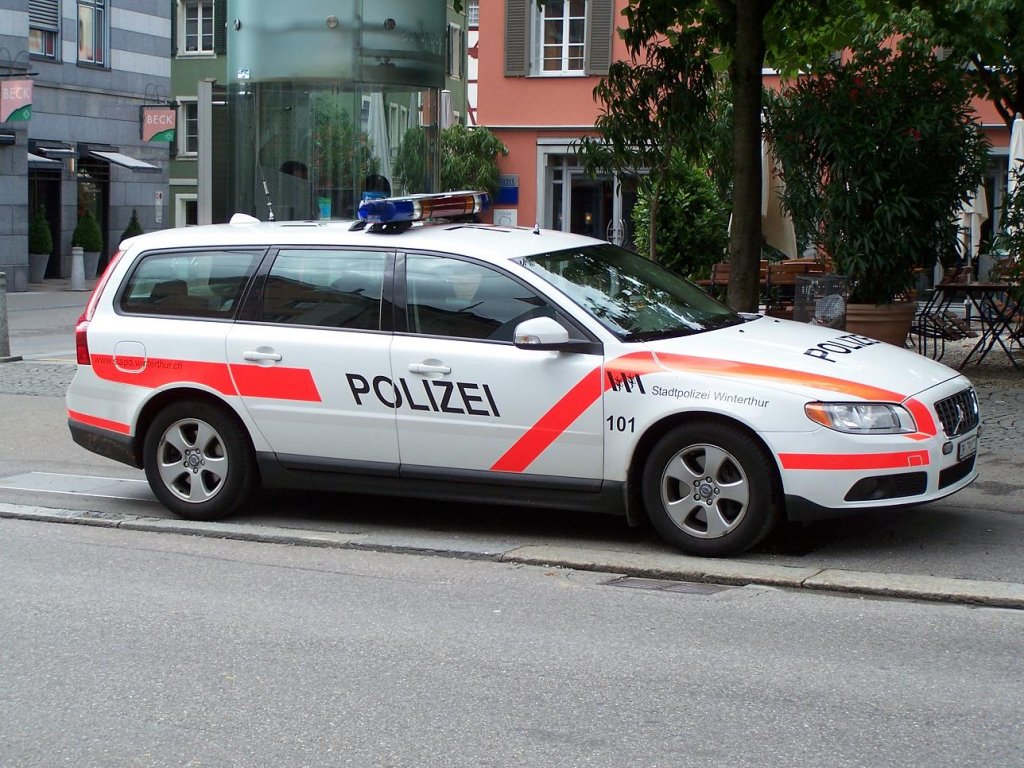 Volvo der Polizei in Winterthur. - Fahrzeugbilder.de