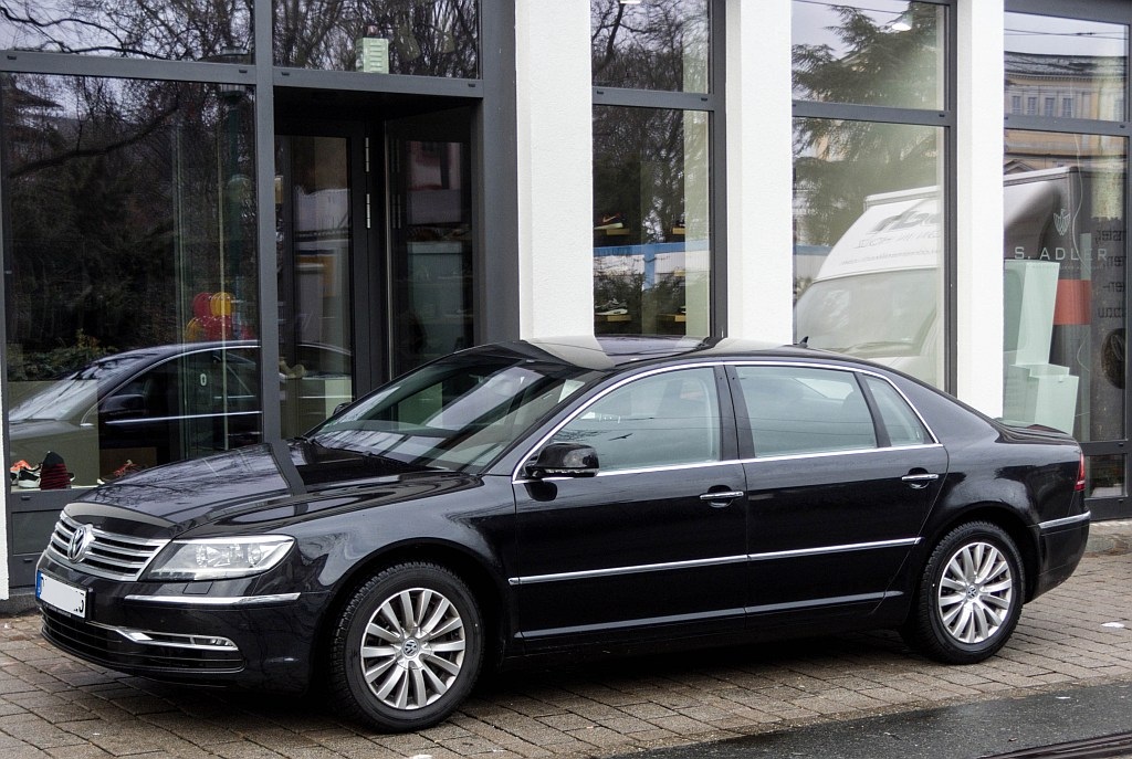 VW Phantom Exclusive Concept. Das Auto wurde auf dem Automesse Paris ...
