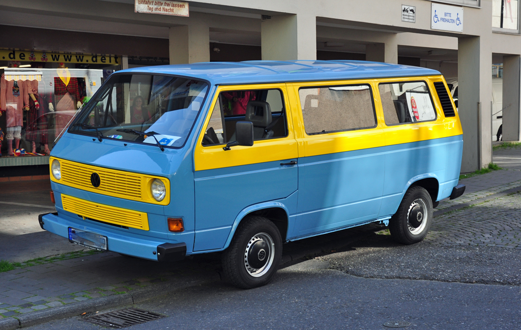 Stanced retro look bus | VW Transporter | Pinterest | Buses, Retro Look ...