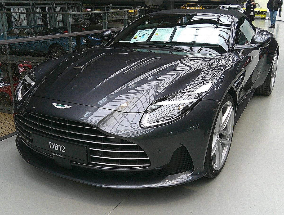 Aston Martin DB 12 Fotos Fahrzeugbilder de