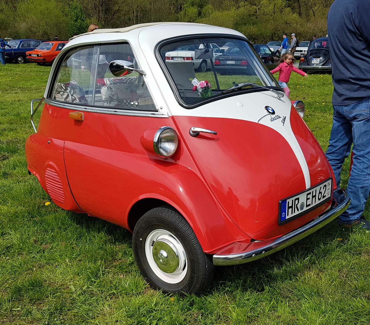 =BMW Isetta, präsentiert bei der Oldtimerveranstaltung in Frankenberg/Eder - Fahrzeugbilder.de