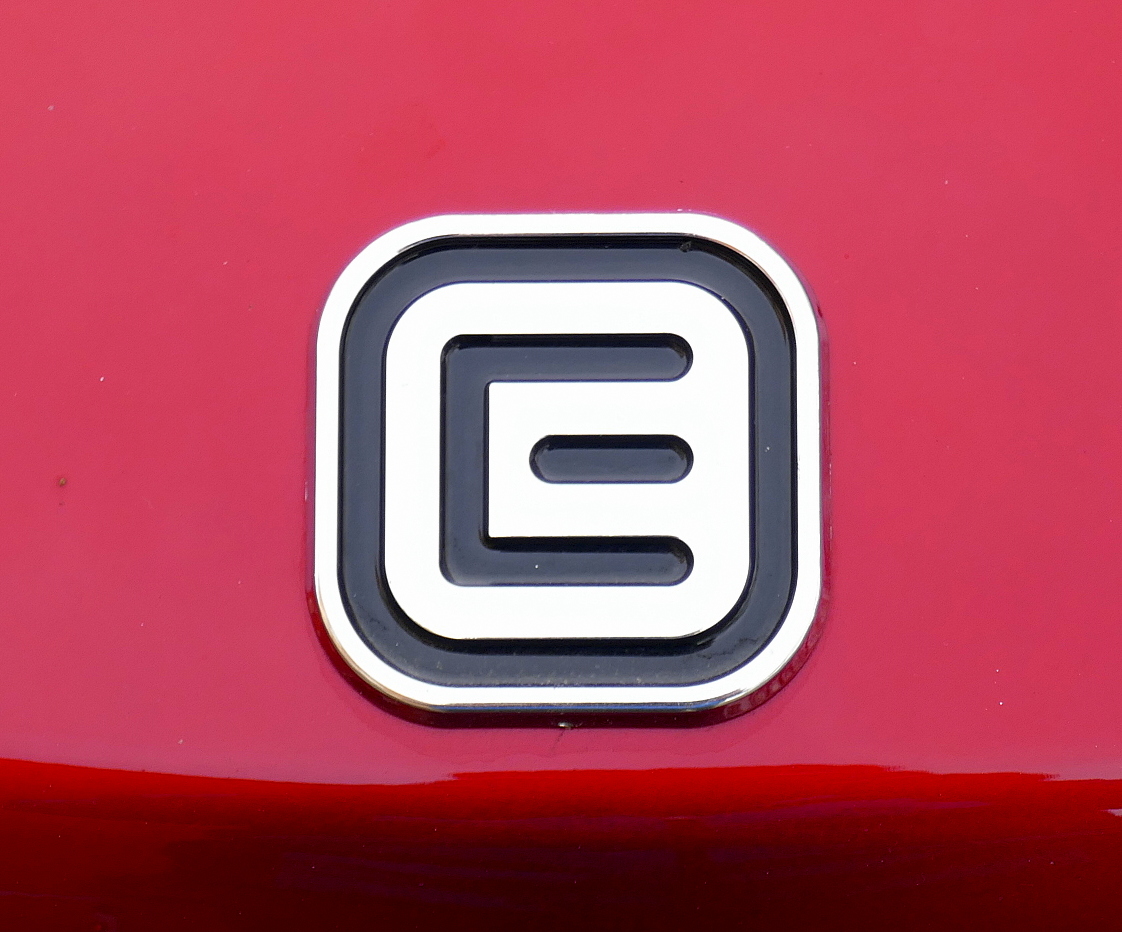 Kässbohrer, Logo am Kühler eines Oldtimerbusses, die Kässbohrer ...