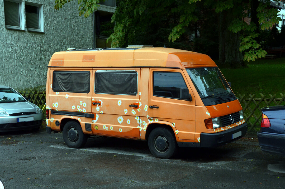 Mercedes-Benz 100 Mülheim (Ruhr)-Speldorf 20.06.2024 - Fahrzeugbilder.de