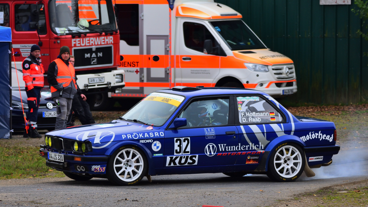Nr.32, BMW 320is, Fahrer: HOFFMANN, Frank /RAAB, Daniela, ADAC Rallye Köln Ahrweiler am 9.11. ...