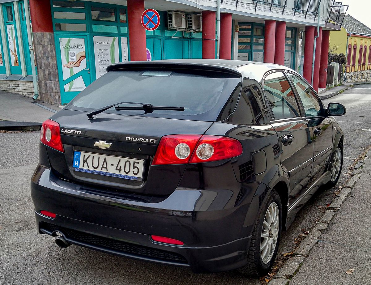 Rückansicht: Chevrolet Lacetti WTCC Street Edition - Fahrzeugbilder.de