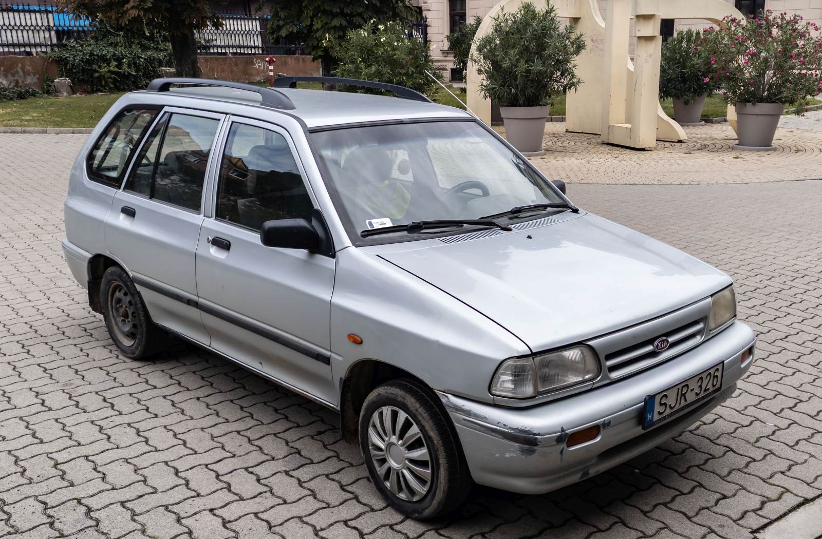 Diesen KIA Pride aus mitte 90ern, habe ich in September 2022 gesehen - Fahrzeugbilder.de