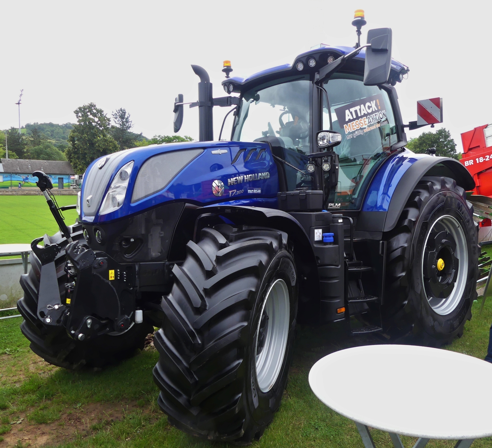 Traktor New Holland T7 Mit 2 H ngern Auf Dem Weg Zu Einem Feld