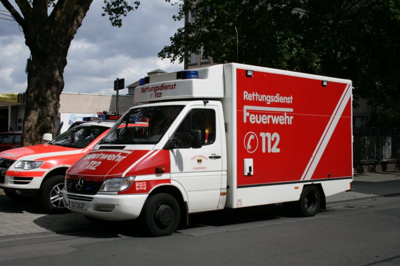 Feuerwehr Duisburg RTW Mercedes DU 2637 - Fahrzeugbilder.de