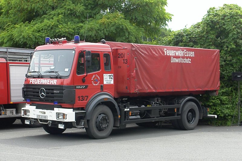 Feuerwehr Essen 13/7 Mercedes Benz 1837 WLF - Fahrzeugbilder.de