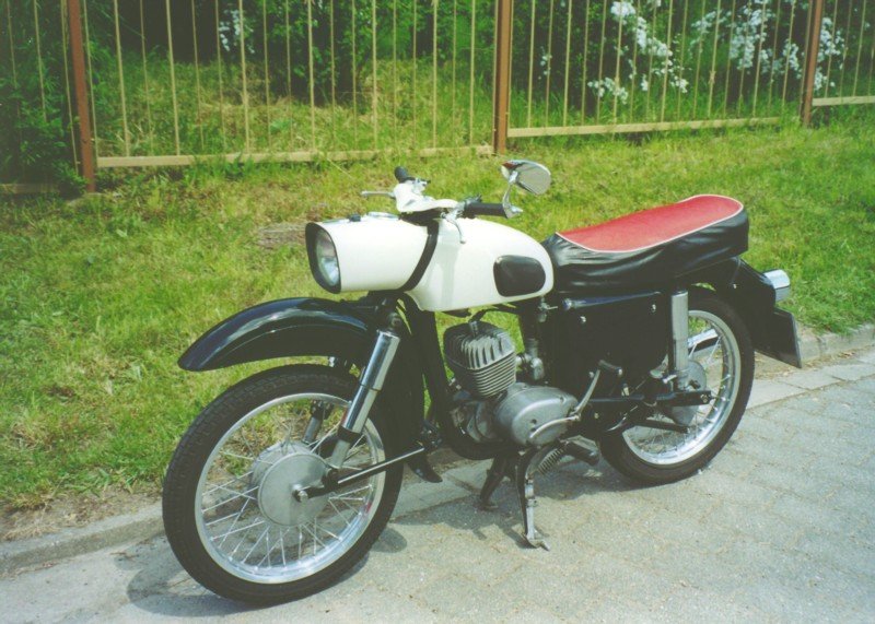 MZ ES 150 in Frankenberg am 29.05.04 - Fahrzeugbilder.de